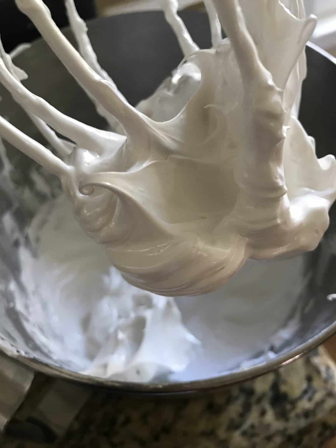 Easy Mini Pavlovas (Aka Meringue Baskets) {Video} - Erin Brighton